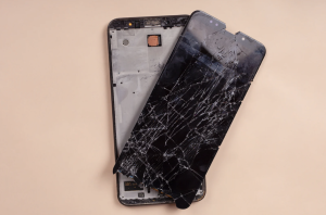 What Happens During a Phone Screen Repair | PhoneZone