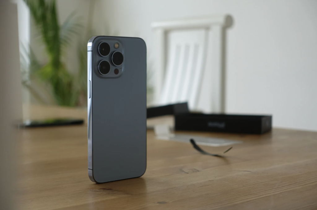 What Happens During a Phone Screen Repair | PhoneZone